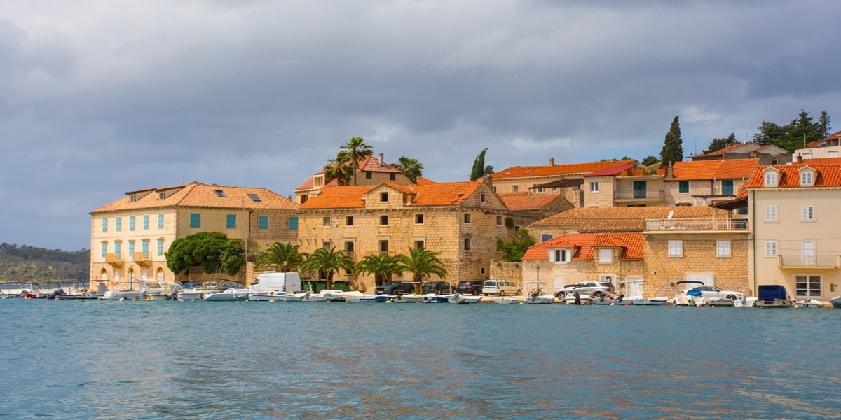 Milna Travel Guide & Ferry Info | Ferryhopper