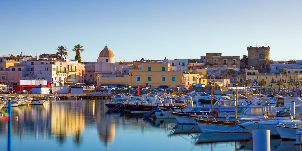Traghetti Forio 2026: Orari, Offerte e Biglietti | Ferryhopper