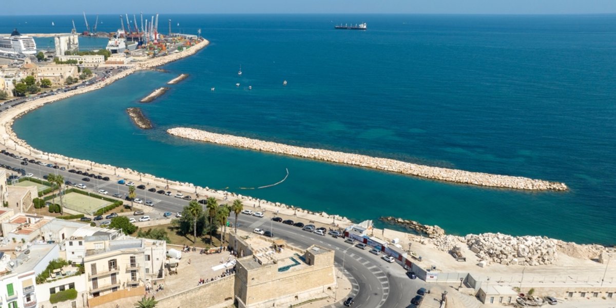 Traghetti Bari 2026: Orari, Offerte e Biglietti | Ferryhopper