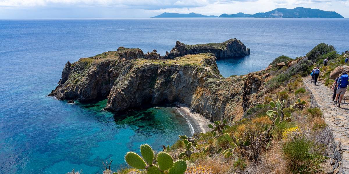 Traghetti Salina - Panarea: Orari, Biglietti e Prezzi | Ferryhopper