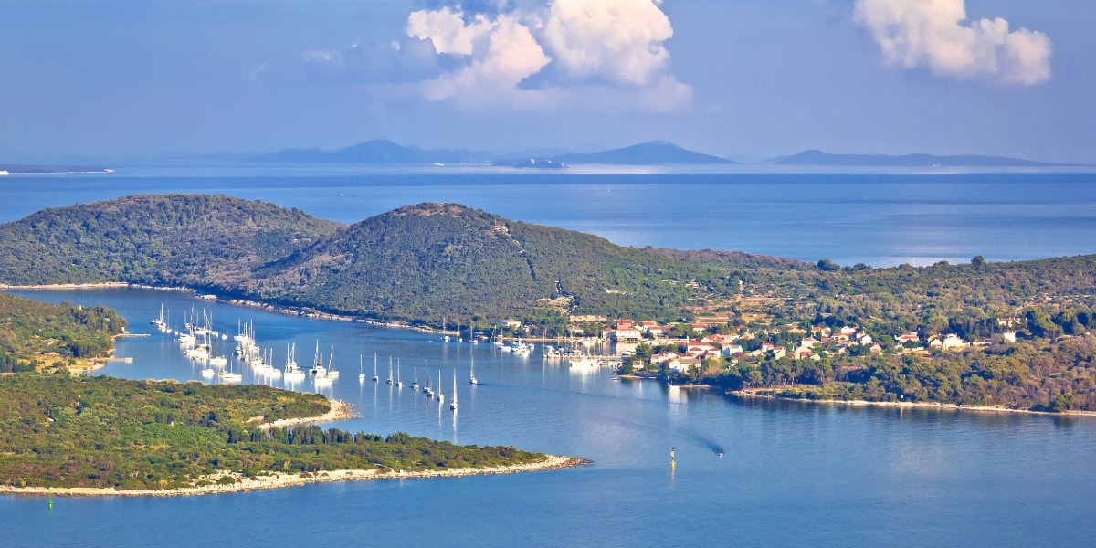 Mali Lošinj (Lošinj) – Ilovik trajekt, karte i raspored 2026 | Ferryhopper