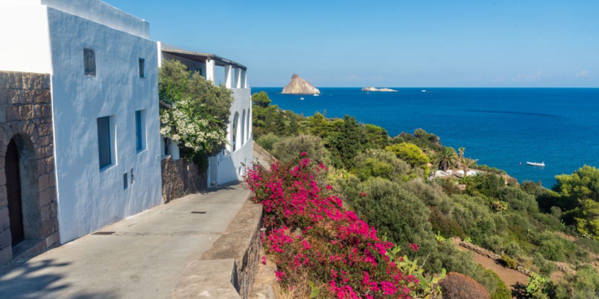 Messina - Panarea ferry, tickets & schedules | Ferryhopper