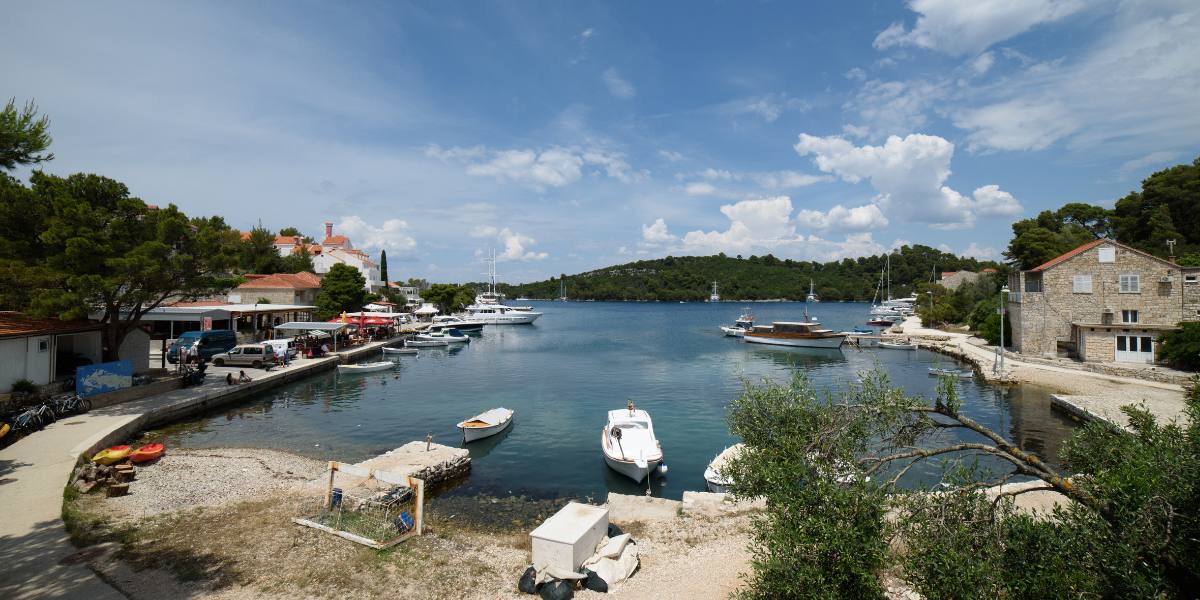 Korčula – Pomena trajekt, karte i raspored 2025 | Ferryhopper