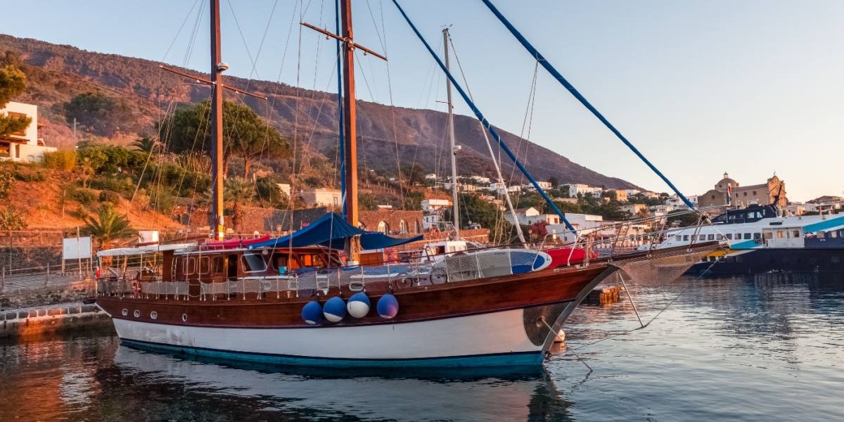 Milazzo-Salina Ferry, Tickets, Schedules | Ferryhopper