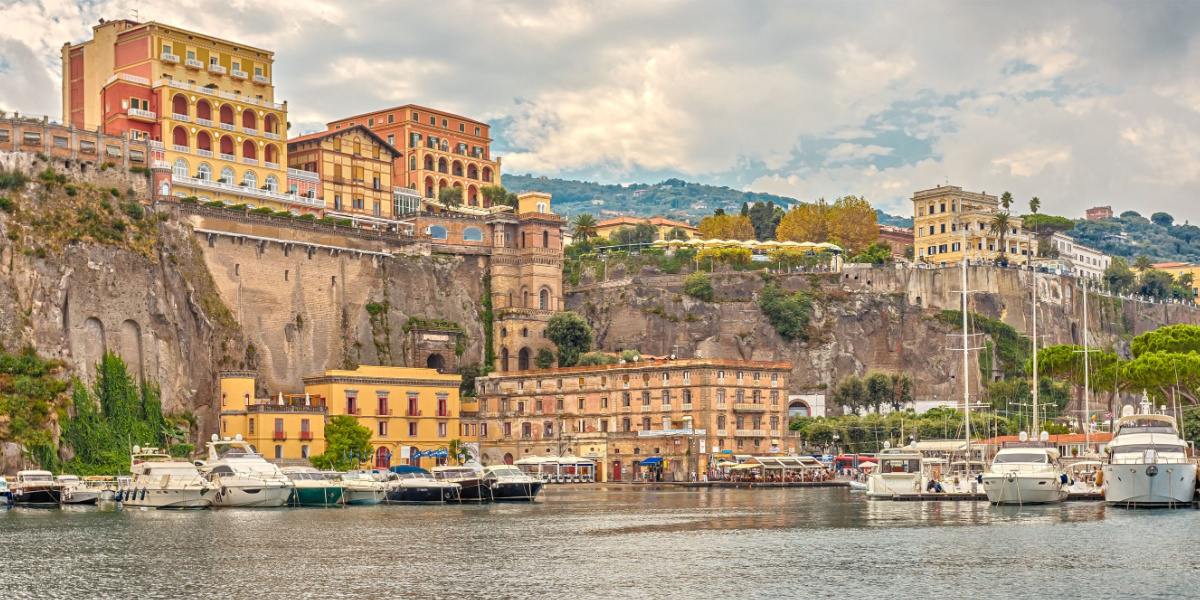 Fähre Amalfi - Sorrent: Tickets, Fahrpläne, Preise | Ferryhopper