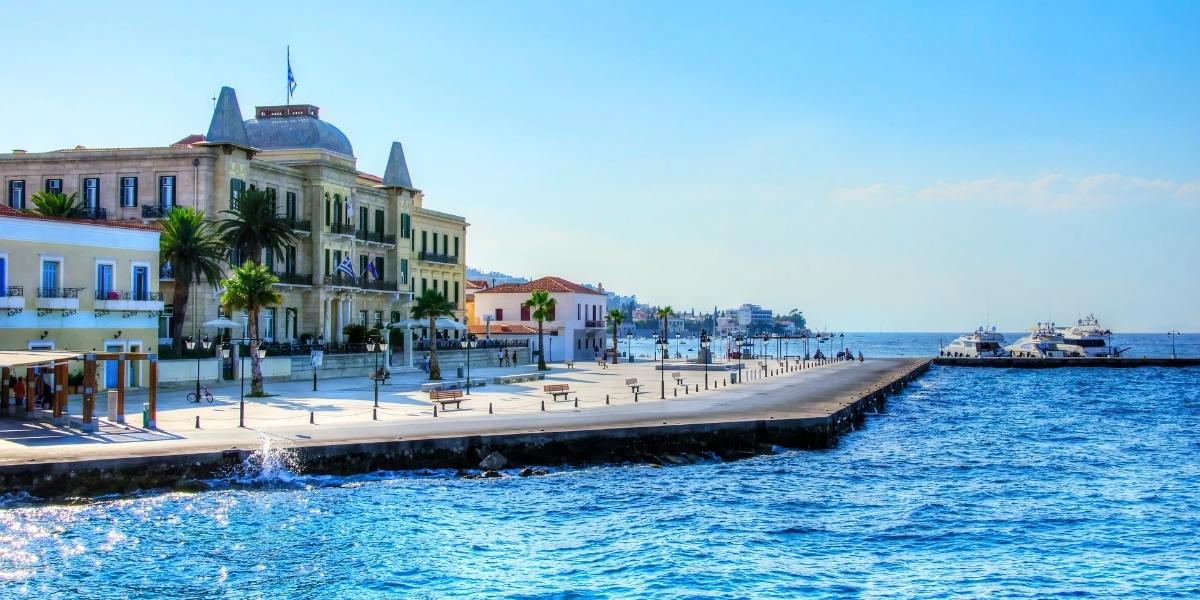 Hydra - Spetses ferry, tickets & schedules 2026 | Ferryhopper