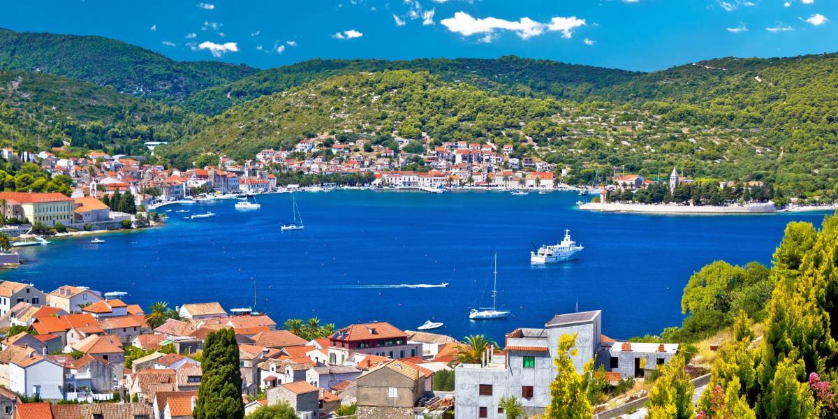 Makarska – Vis trajekt, karte i raspored 2026 | Ferryhopper