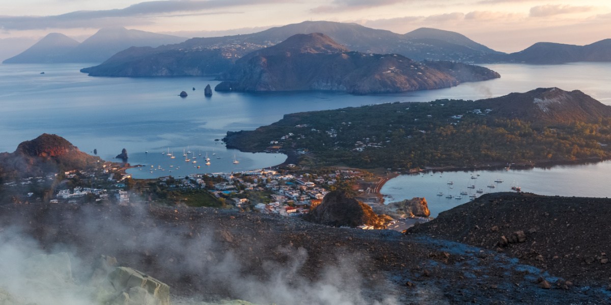 Traghetti Napoli - Vulcano: Orari, Biglietti e Prezzi | Ferryhopper