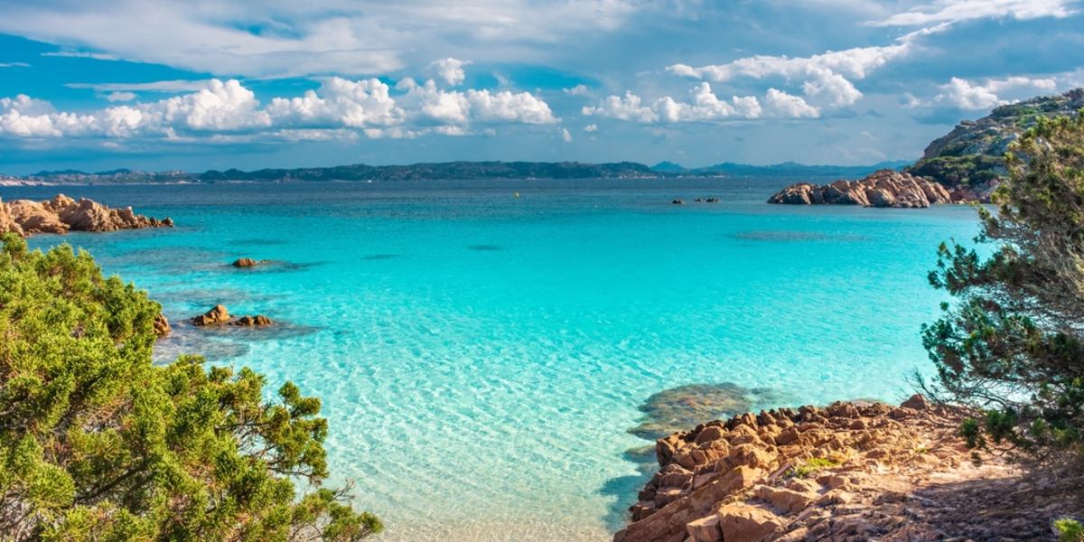 Gdzie się zatrzymać na Sardynii: Najlepsze miasta i okolice | Ferryhopper