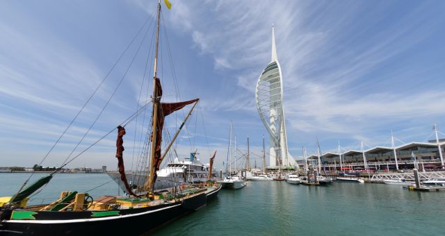 Portsmouth Ferries: Port Info & Travel Guide | Ferryhopper